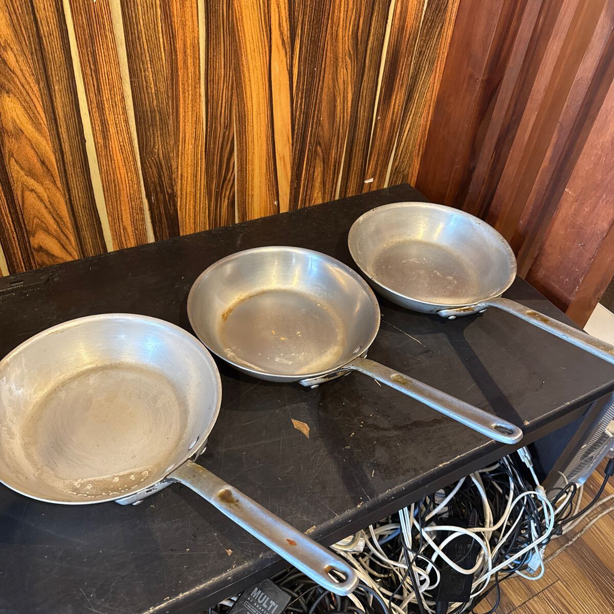 Yahoo!オークション - AKAO 業務用 アルミフライパン 26cm 3個