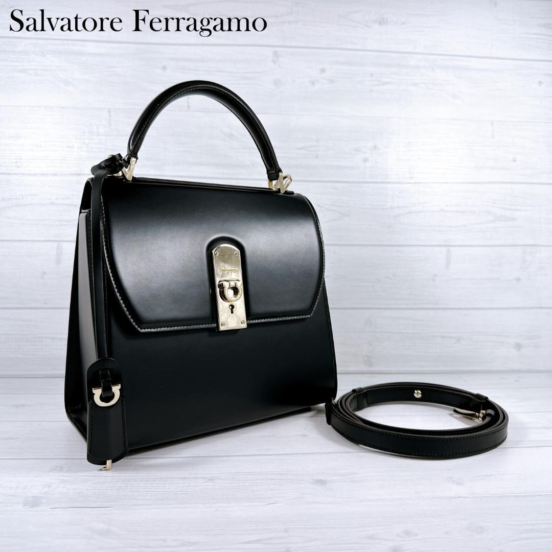 Salvatore Ferragamo サルヴァトーレ フェラガモ Boxyz Salvatore Ferragamo サルヴァトーレ フェラガモ Boxyz