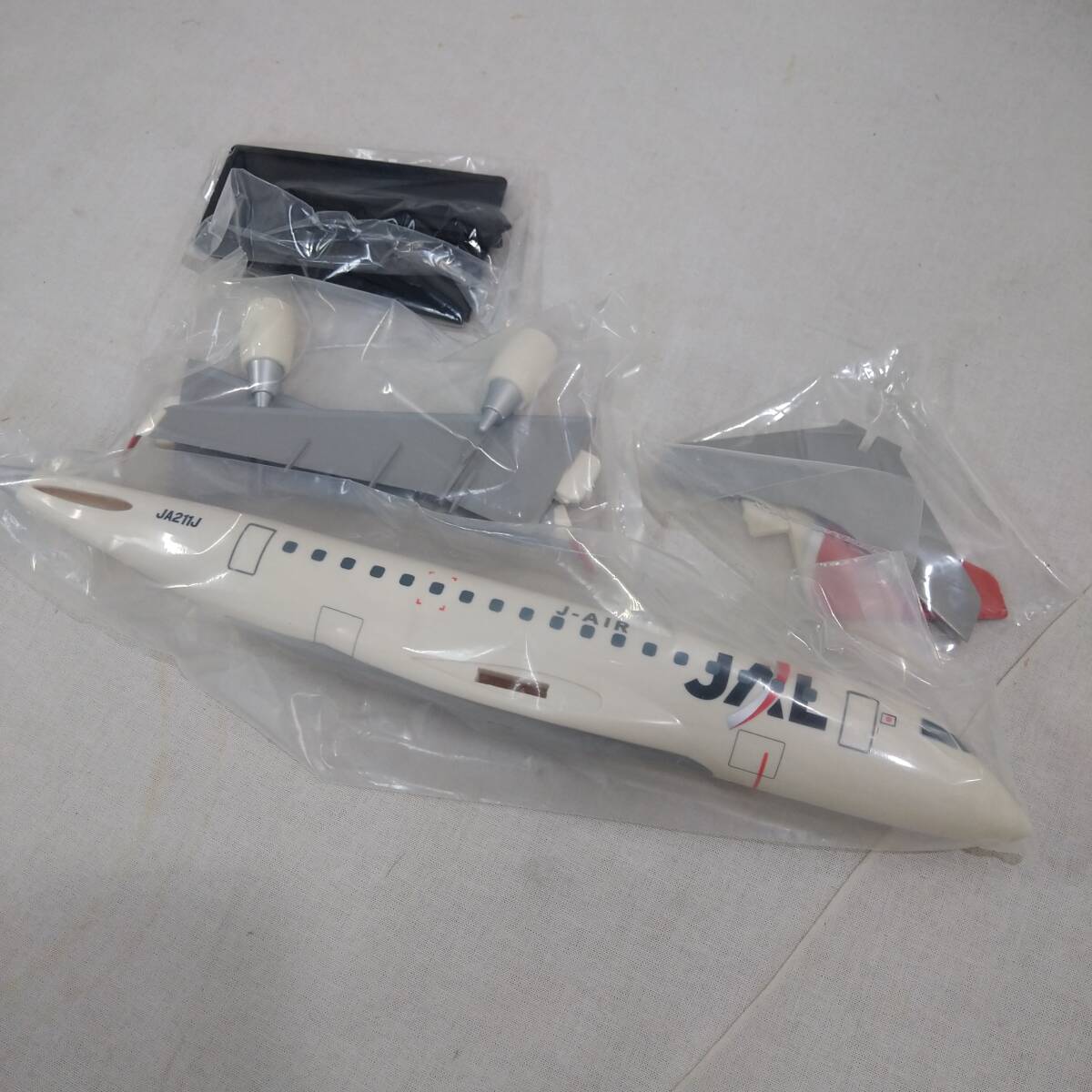 JAL J-Air Embraer 170 模型 エンブラエル 170 飛行機 模型 オブジェ インテリア 置物 日本航空 E170 ジェット旅客機 レア(日本航空(JAL))｜売買された ...