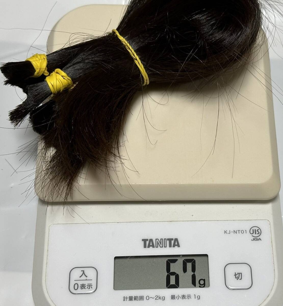 Yahoo!オークション - 髪束・髪の毛・10代・女子・『26cm・67g』