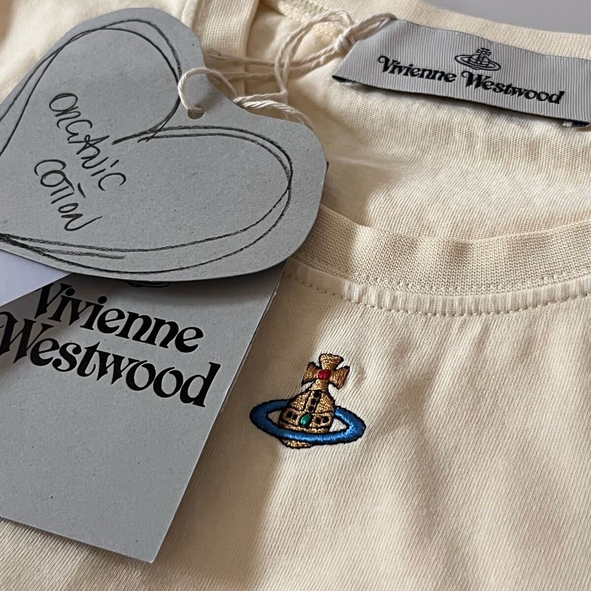 新品未使用 VivienneWestwood ロゴ刺繍 コットン Tシャツ Peru T 新品未使用 VivienneWestwood ロゴ刺繍 コットン Tシャツ Peru T