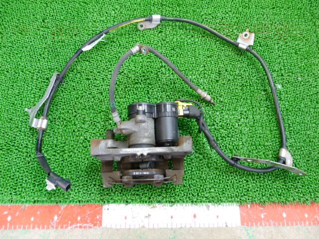 Yahoo!オークション - レガシィ DBA-BN9 右Rキャリパー 26692AL000