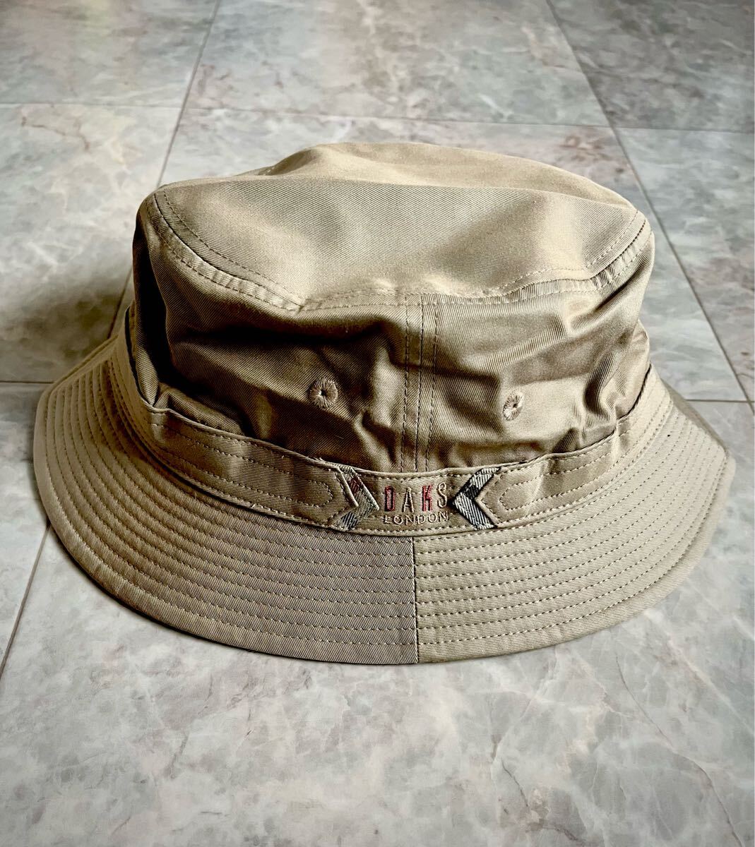 Yahoo!オークション - 新品未使用〈DAKSダックス〉帽子 紳士HAT ロゴ刺...