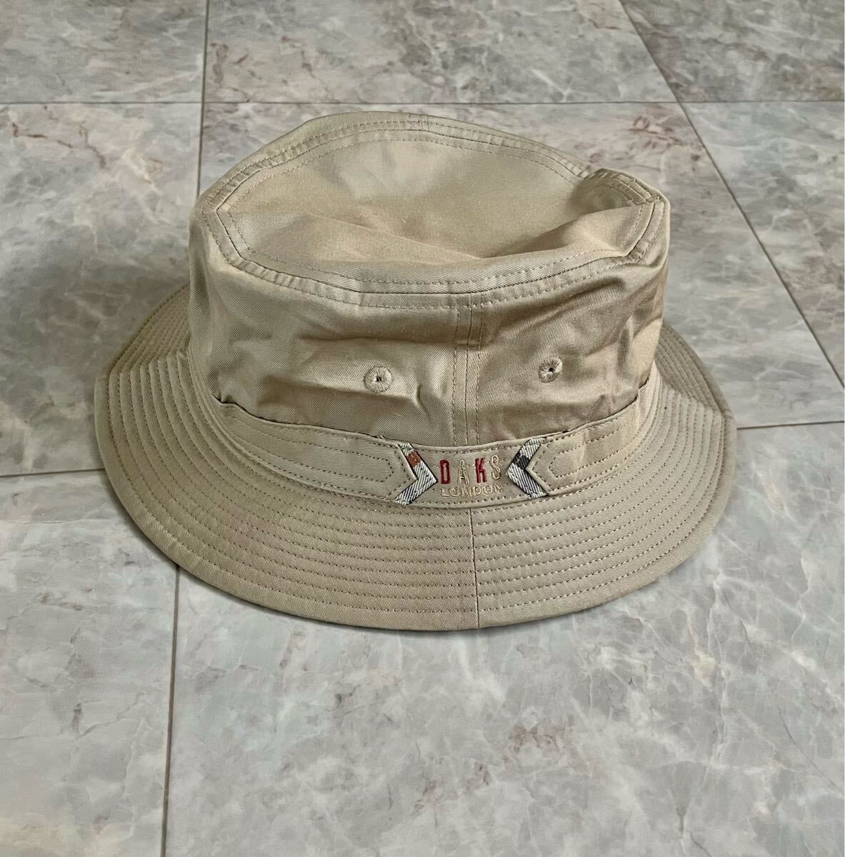 Yahoo!オークション - 新品未使用〈DAKSダックス〉帽子 紳士HAT ロゴ刺...