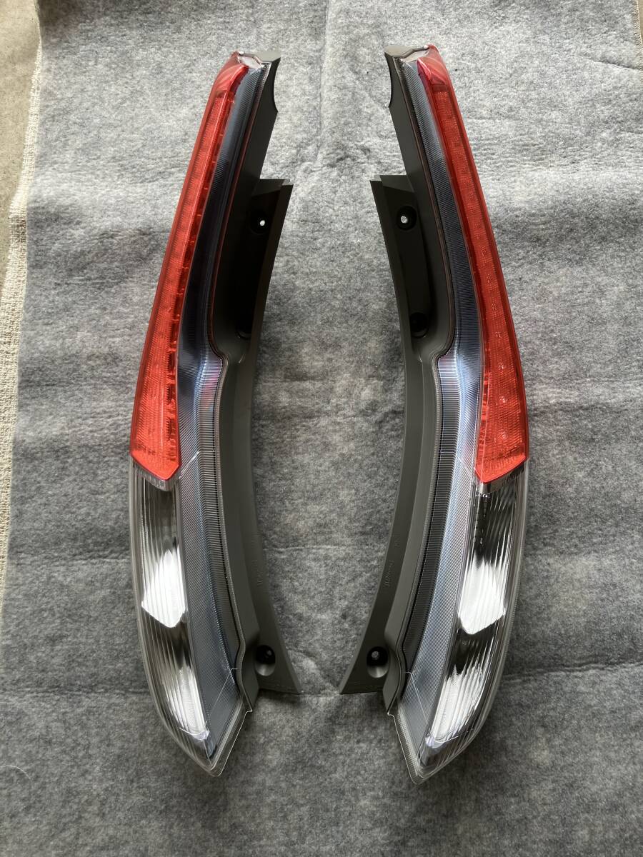 Yahoo!オークション - 日産リーフ AZE0 ZE0 リアテールライト テールレ...