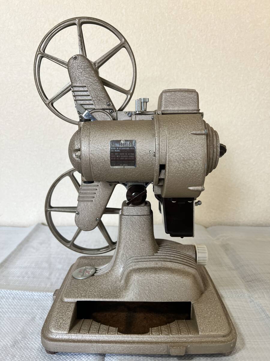 8mm映写機 REVERE CAMERA COMPANY CHICAGO USA MODEL85 本体のみ 8mm映写機 REVERE CAMERA COMPANY CHICAGO USA MODEL85 本体のみ