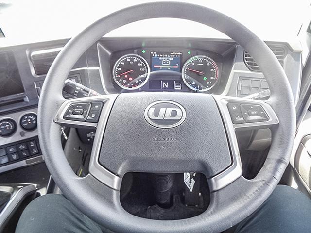 Yahoo!オークション - H30 UDトラックス クオン トレーラーヘッド メッ...