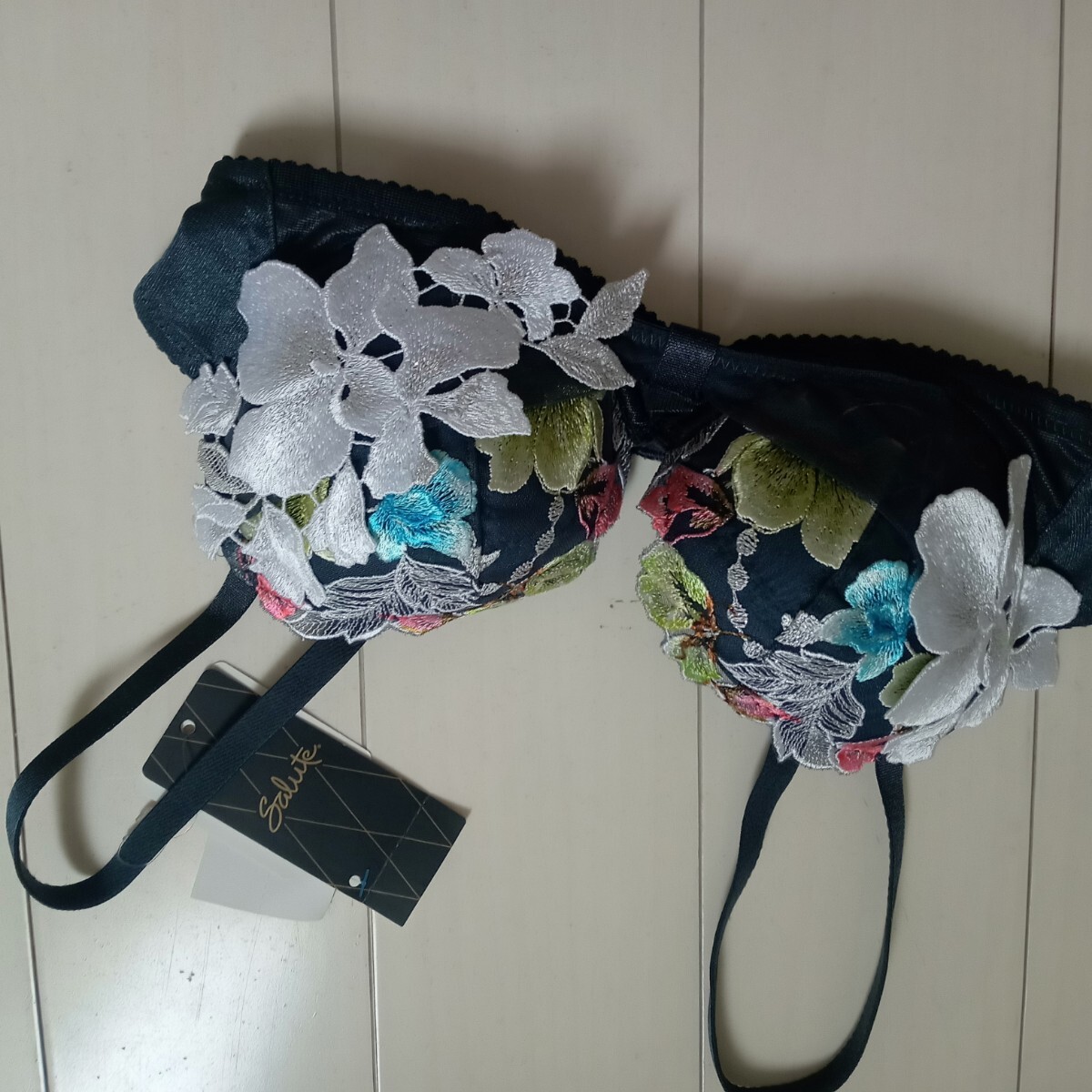 Yahoo!オークション - Wacoal サルート71g C65