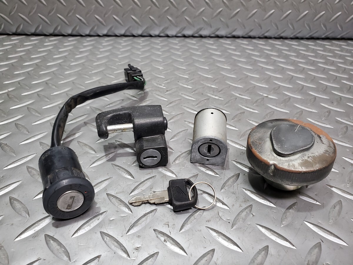 1565 スーパーカブ50 カスタム AA01 純正 キーセット 4速 セル付き 12V ホンダ(ホンダ用)｜売買されたオークション情報、yahooの商品情報をアーカイブ公開 - オークファン ...