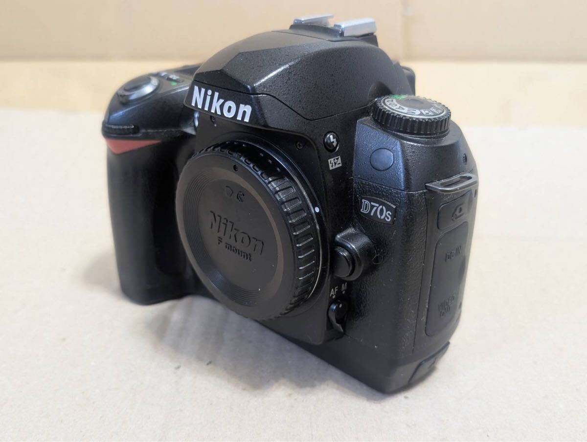 Yahoo!オークション - 【ショット数8509と少なめ】ニコン Nikon D70s ...