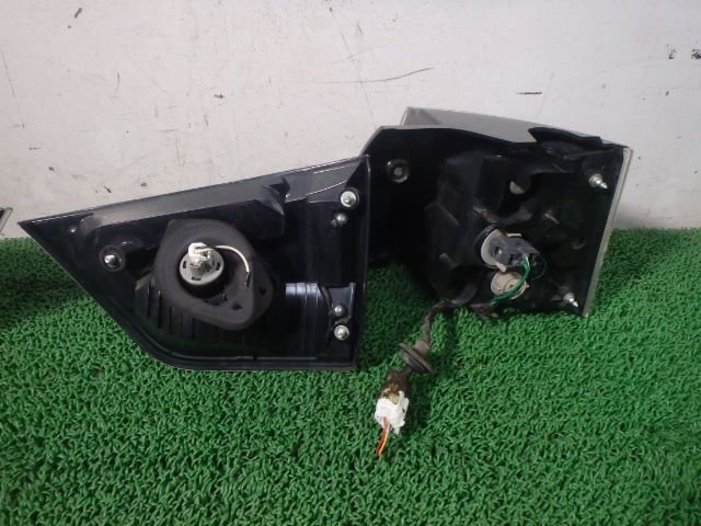 Yahoo!オークション - アウトランダー CW5W H22/9 テールランプ フィ...