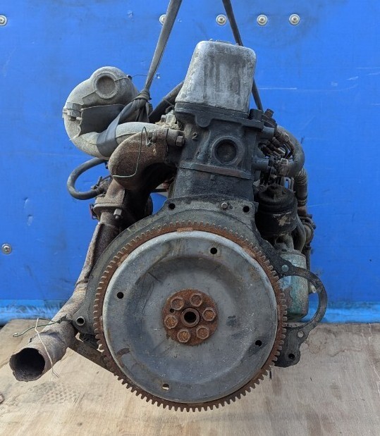 Yahoo!オークション - 【発送可能】L型 LD28 Nissan エンジン ヘッド V...