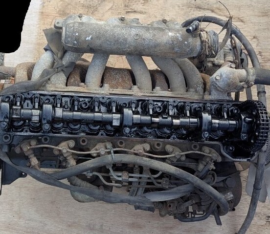 Yahoo!オークション - 【発送可能】L型 LD28 Nissan エンジン ヘッド V...