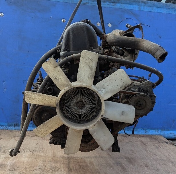 Yahoo!オークション - 【発送可能】L型 LD28 Nissan エンジン ヘッド V...