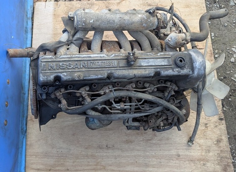 Yahoo!オークション - 【発送可能】L型 LD28 Nissan エンジン ヘッド V...