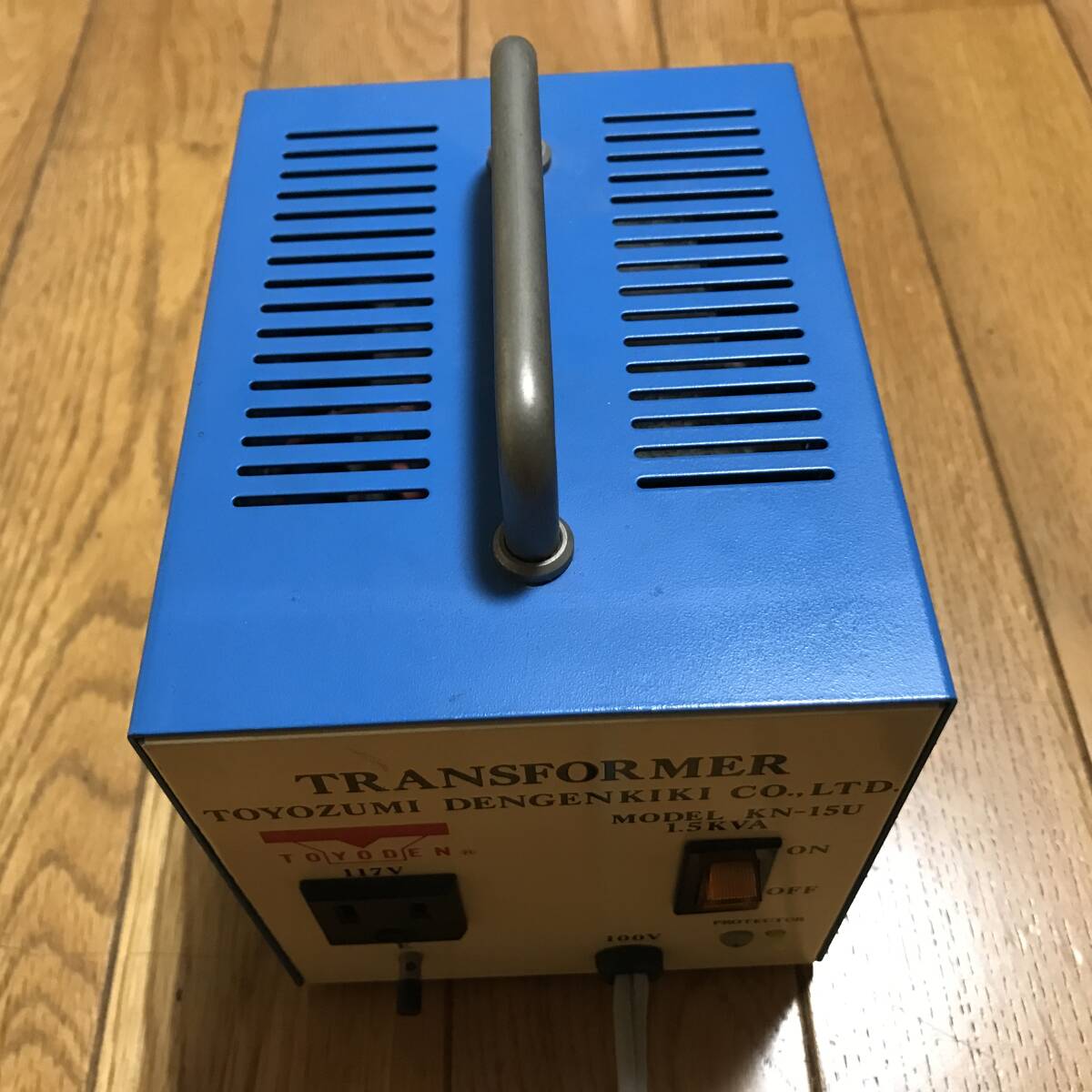 Yahoo!オークション - 100V→117V 昇圧トランス TOYOZUMI DENGENKIKI製