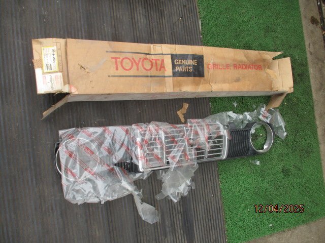 Yahoo!オークション - (0368)KE65 スプリンター フロントグリル 新品未...