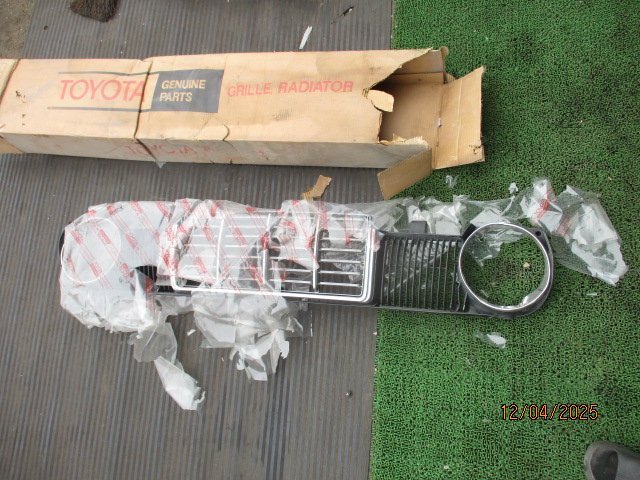 Yahoo!オークション - (0368)KE65 スプリンター フロントグリル 新品未...