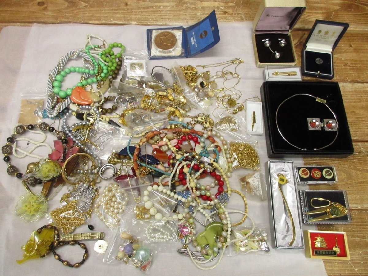 Yahoo!オークション - 【Y8-4488】イミテーションアクセサリー メッキ ...