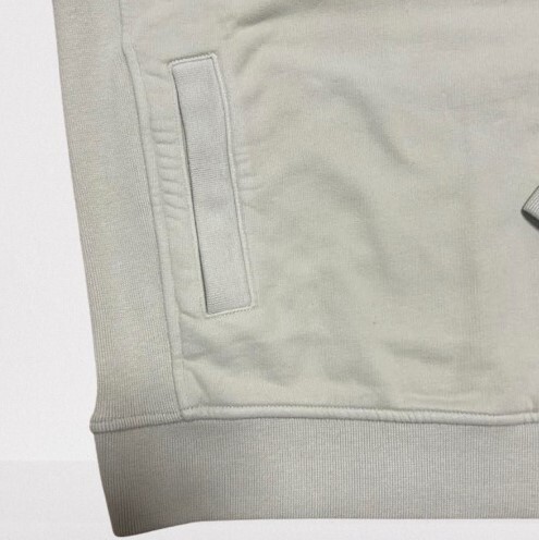 STONE ISLAND ロゴパッチパーカー ベージュ 811560820 V0097 S STONE ISLAND ロゴパッチパーカー ベージュ 811560820 V0097 S