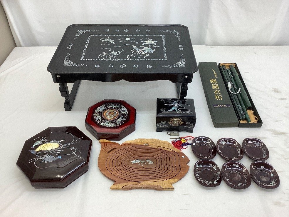 螺鈿漆器まとめ/茶托/螺鈿衣桁/机/ジュエリーケース 他 未使用品 螺鈿漆器まとめ/茶托/螺鈿衣桁/机/ジュエリーケース 他 未使用品
