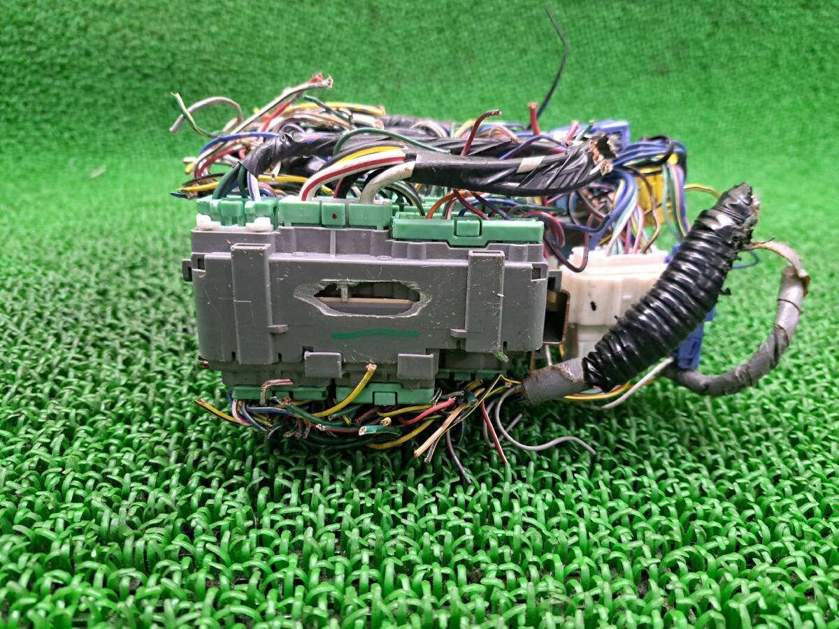 Yahoo!オークション - 401 ホンダ ステップワゴン RF3 室内ヒューズボ...