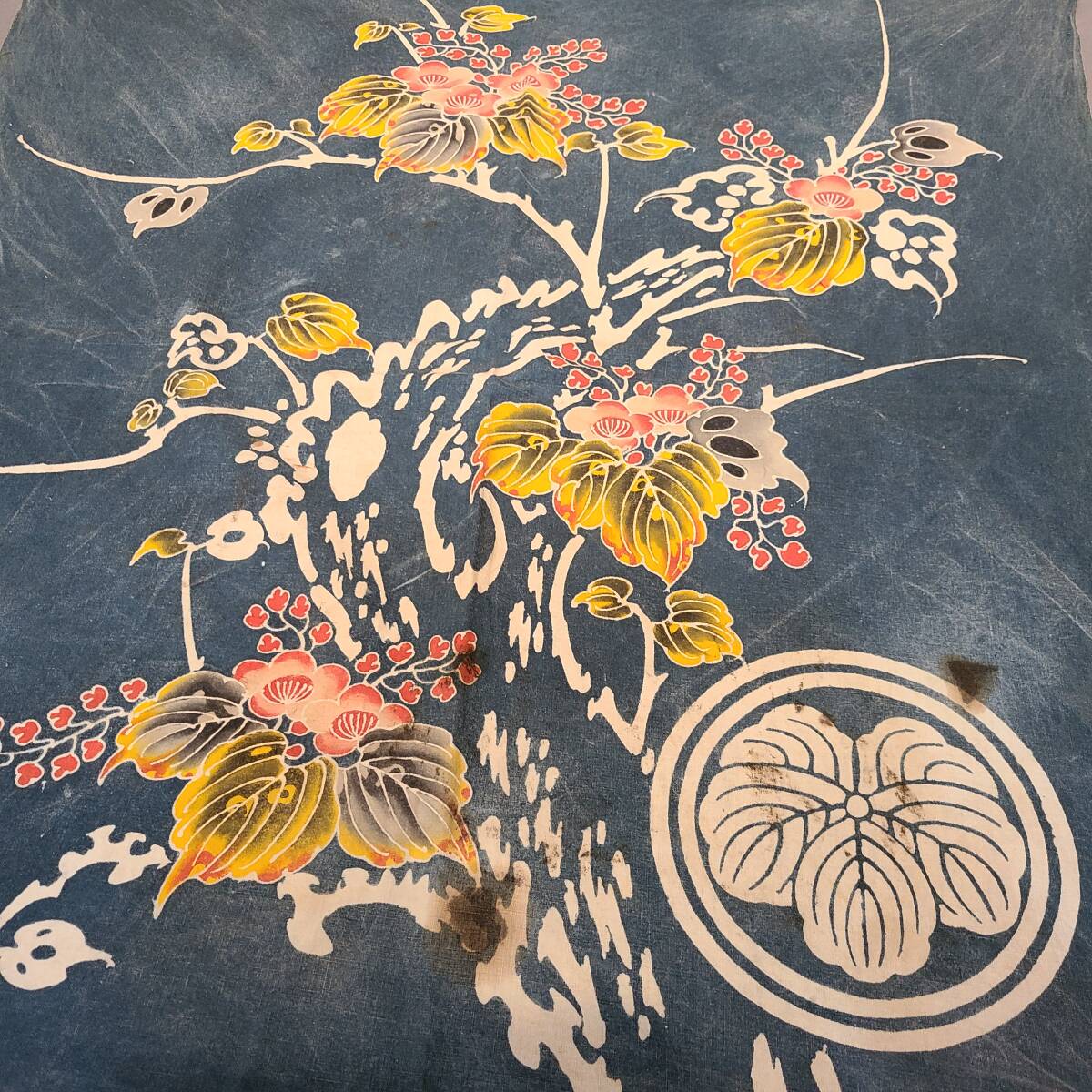 ◇藍染木綿 蔦紋 桐文様 筒描 風呂敷◇ 時代衣装古裂古布型染絵 ◇藍染木綿 蔦紋 桐文様 筒描 風呂敷◇ 時代衣装古裂古布型染絵