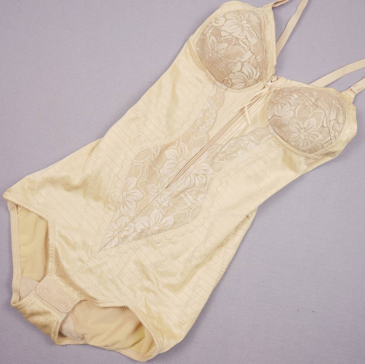 Yahoo!オークション - 4375 美品 大ぶり花柄デザインセンタージッパー...