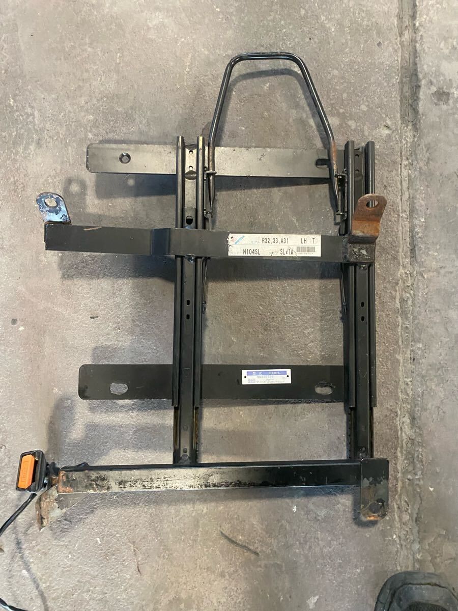 Yahoo!オークション - r33 C33 A31底止め シートレール 左 左側 助手席...