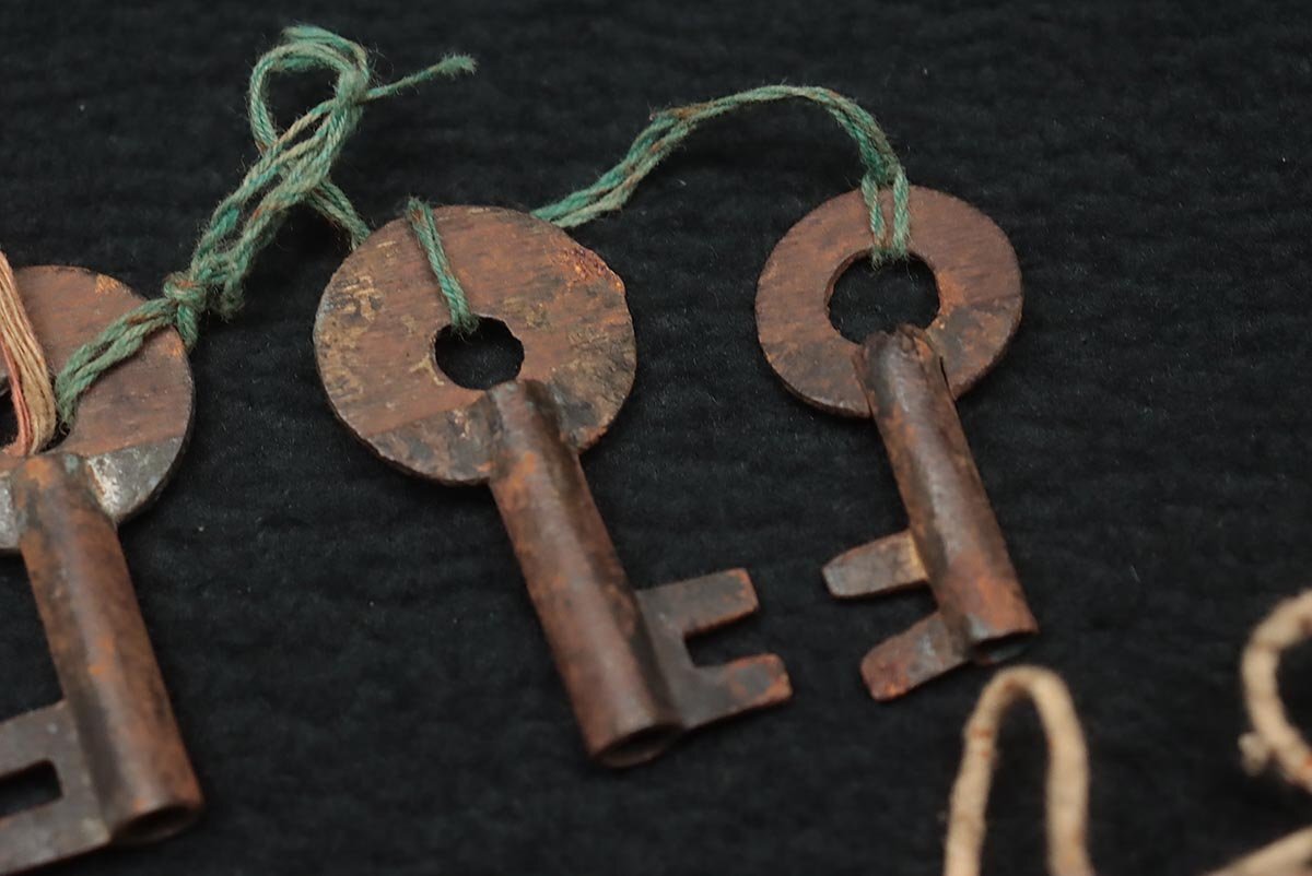 Yahoo!オークション - JO121 時代古民具 鉄製 古鍵 9本 総重60g・古い...
