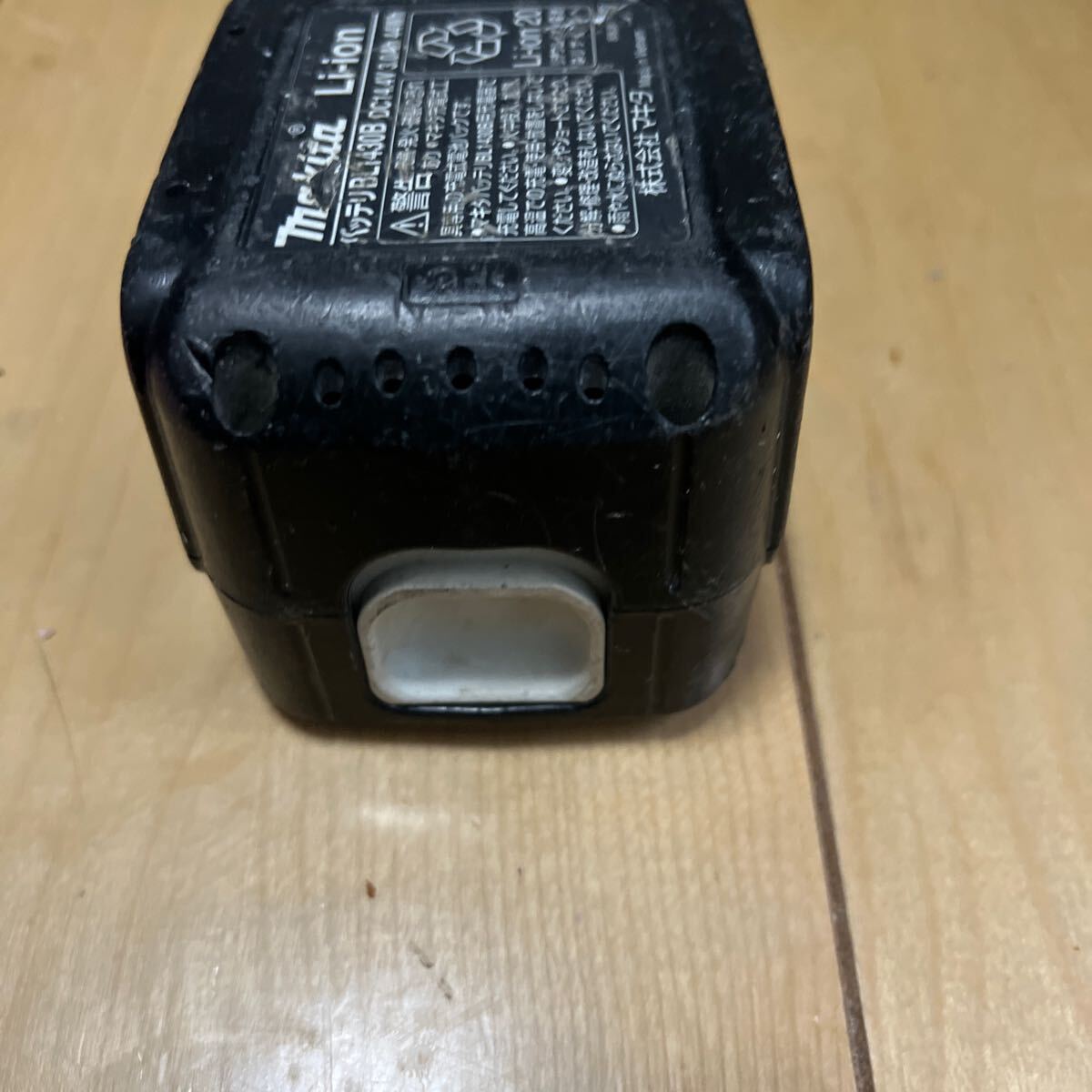 Yahoo!オークション - makita バッテリー BL1430B 3A DC14.4V
