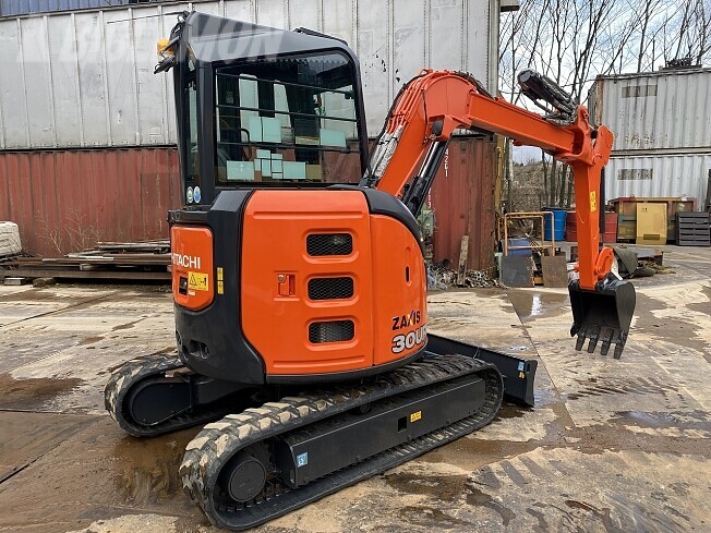 Yahoo!オークション - ミニ油圧ショベル(ミニユンボ) 日立建機 ZX30UR-...