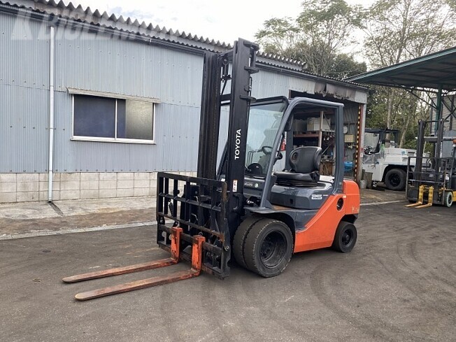 Yahoo!オークション - フォークリフト トヨタ 02-8FD25 2016年 1 442h ...