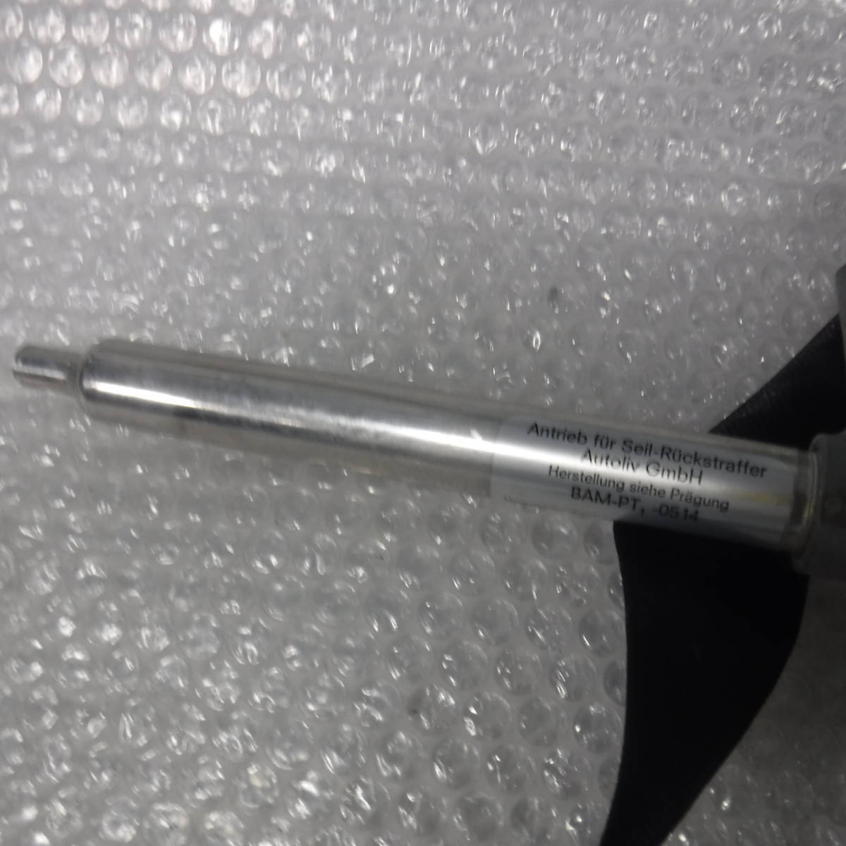 Yahoo!オークション - アウディA4 8D 右フロントシートベルト 8DADR 運...