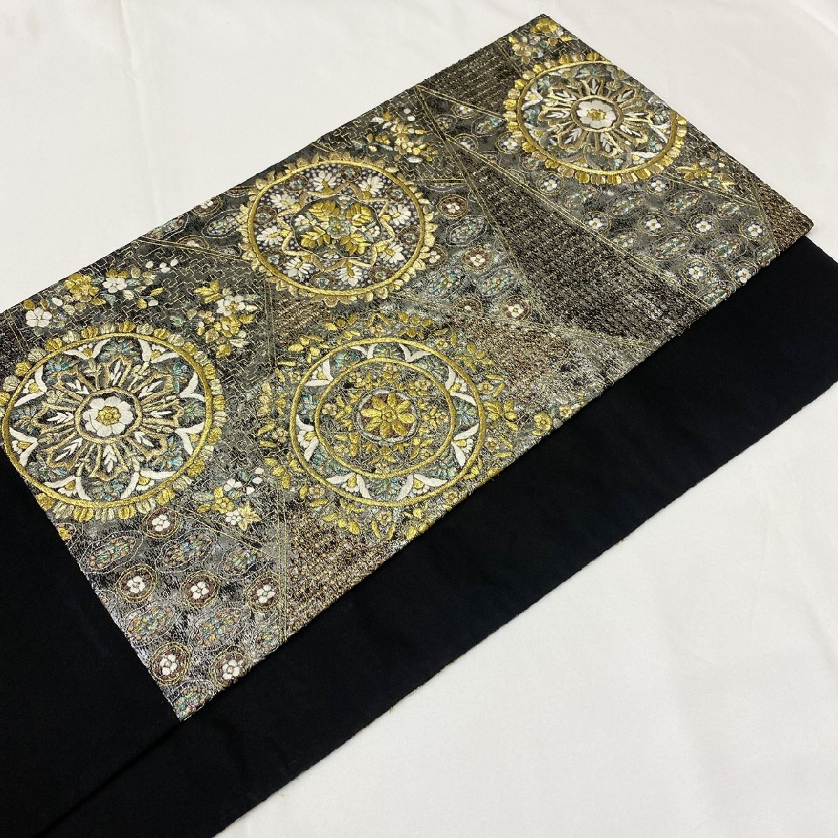 着物月花 三大総刺繍 相良刺繍 蘇州刺繍 仙頭刺繍 引箔 華文様 着物月花 三大総刺繍 相良刺繍 蘇州刺繍 仙頭刺繍 引箔 華文様