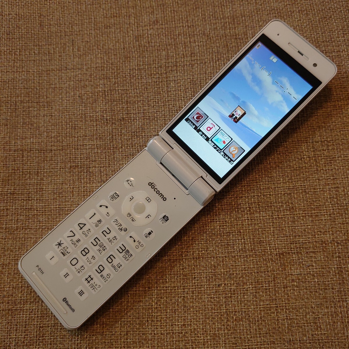P-01H docomo 白(携帯電話)｜売買されたオークション情報、yahooの商品情報をアーカイブ公開 - オークファン（aucfan.com）
