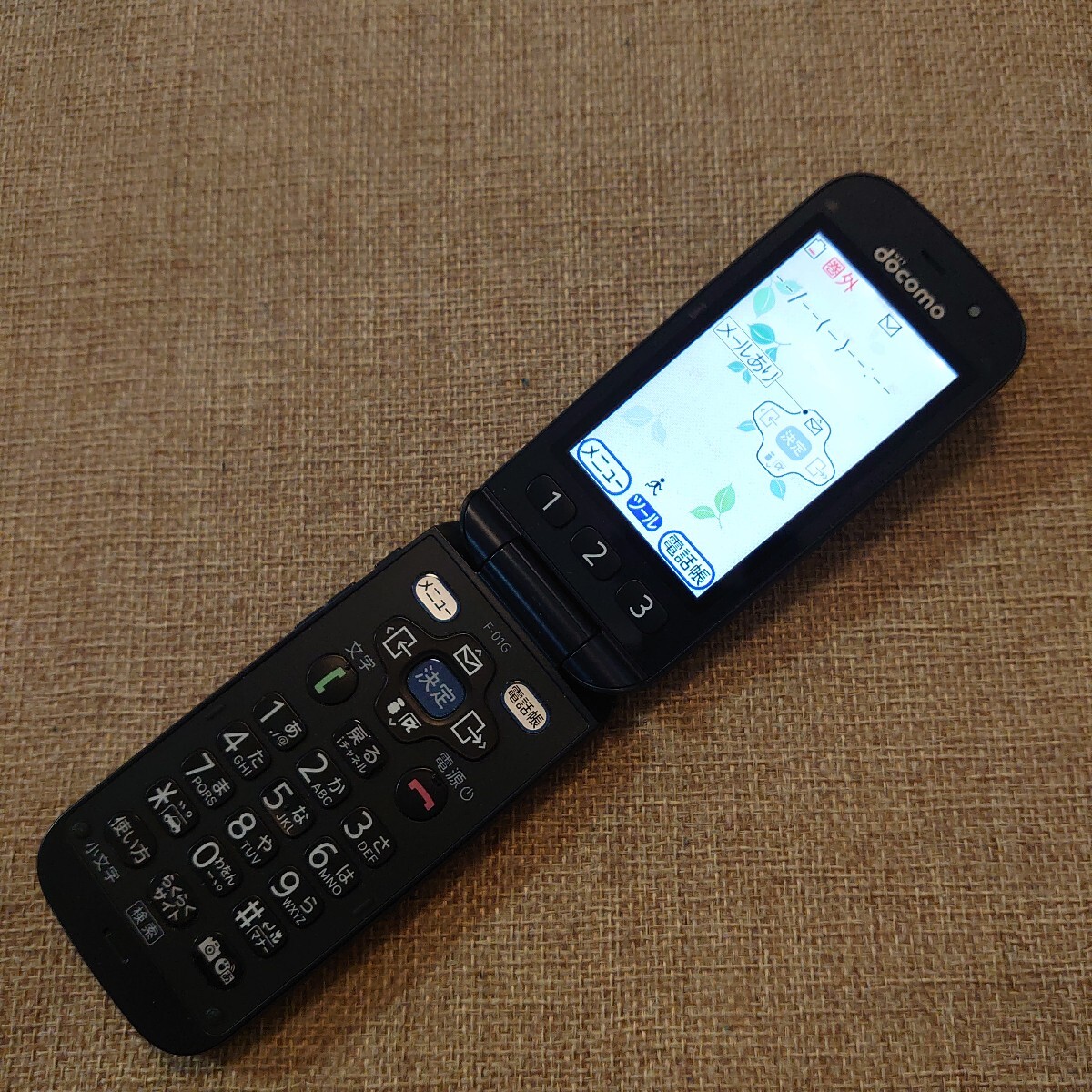 Yahoo!オークション - 美品 F-01G docomo ネイビー