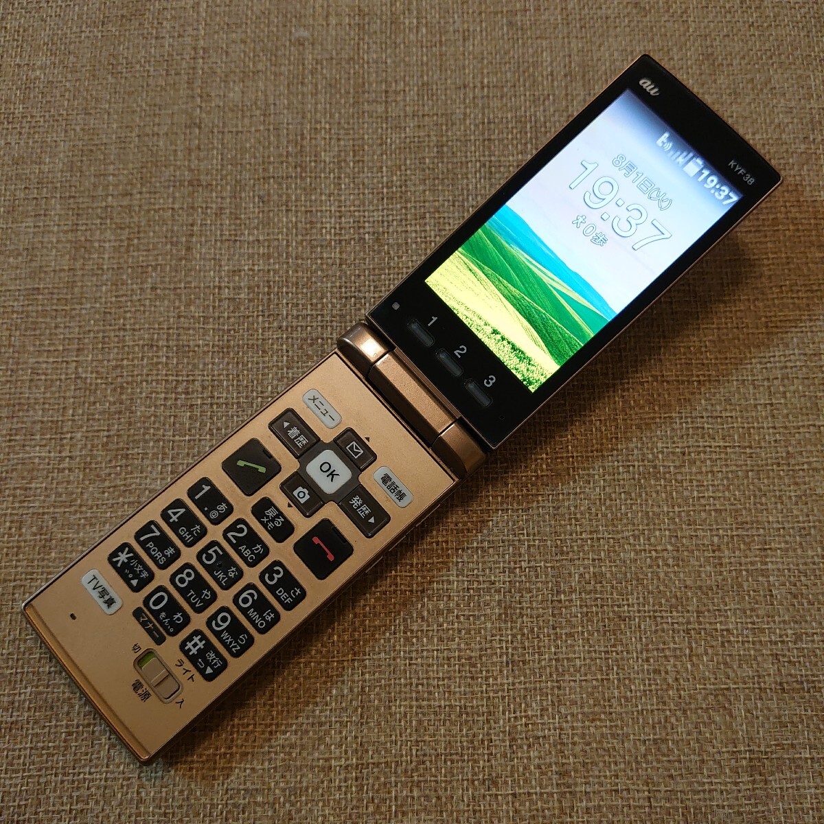 Yahoo!オークション - 美品 KYF38 au ゴールド