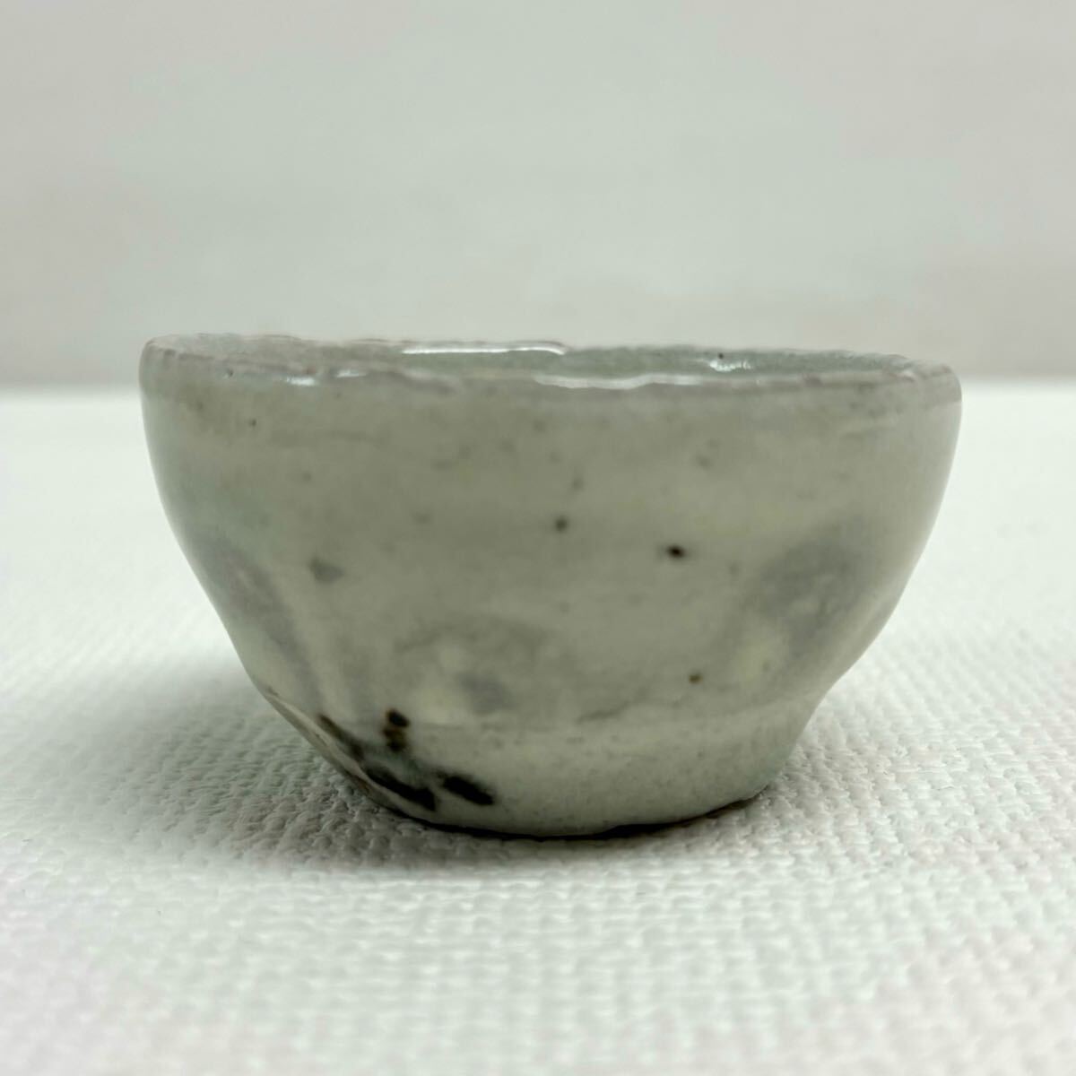 0418D6 真作保証☆荒川豊蔵 粉吹風 酒盃 荒川武夫識 ぐい呑 酒器 0418D6 真作保証☆荒川豊蔵 粉吹風 酒盃 荒川武夫識 ぐい呑 酒器