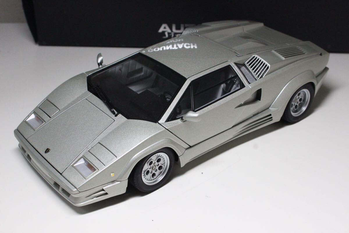 1/18 AUTOart Lamborghini Countach 25th Anniversary Silver 1/18 AUTOart Lamborghini Countach 25th Anniversary Silver