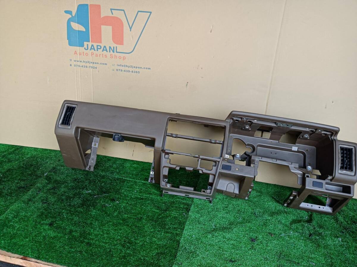 Yahoo!オークション - 日産 インストルメントパネル ダットサン トラッ...