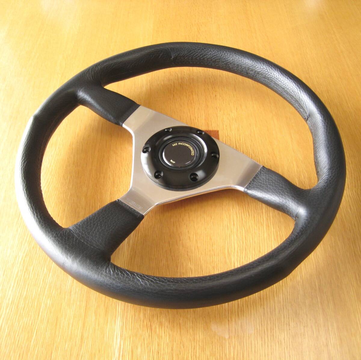 Yahoo!オークション - 美品 MOMO VELOCE 34.5φ M2-1001仕様 ステアリ...