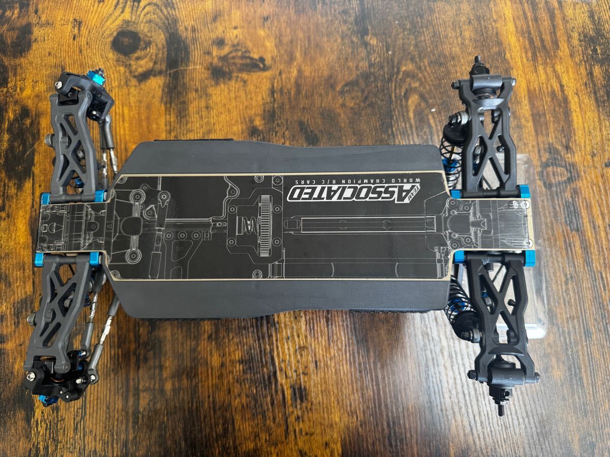 Yahoo!オークション - Associated RC10 B74.2 カーペット路面 アソシエ...