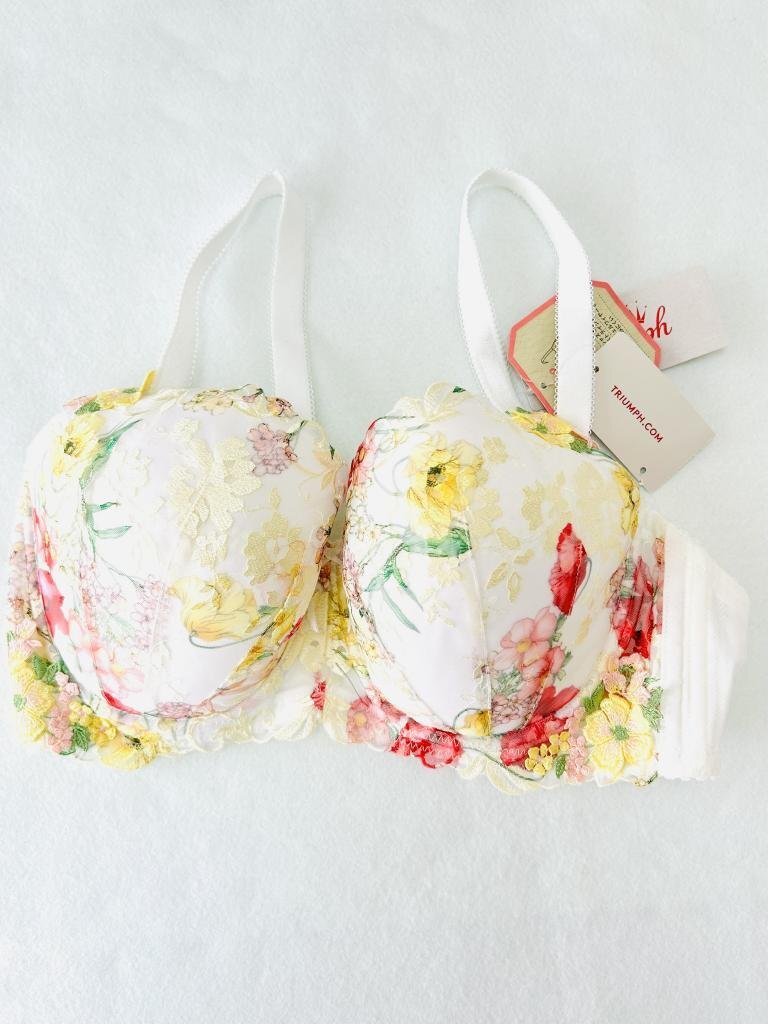 Yahoo!オークション - 新品タグ付きTriumph ブラ＆ショーツ プレミアム...