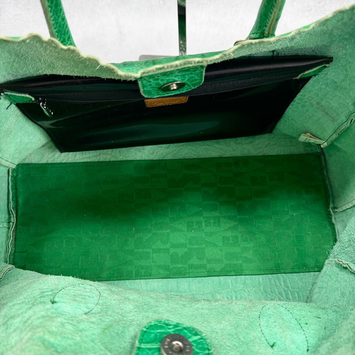 Yahoo!オークション - 美品/希少色 フルラ FURLA A4収納 クロコダイル...