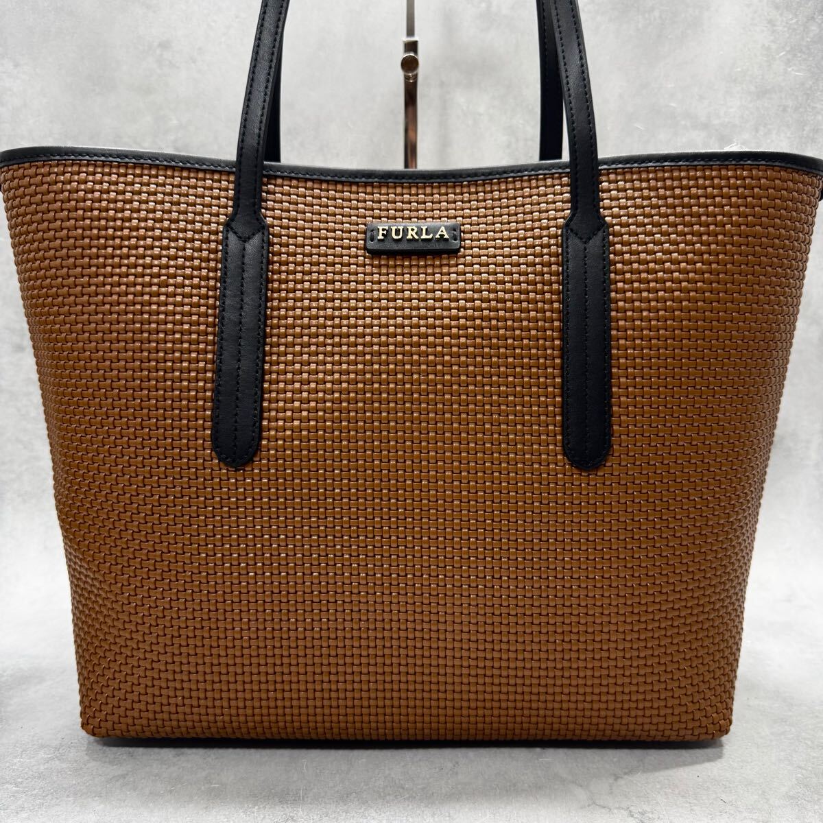 Yahoo!オークション - 美品/大容量 フルラ FURLA A4収納 PC収納 イント...