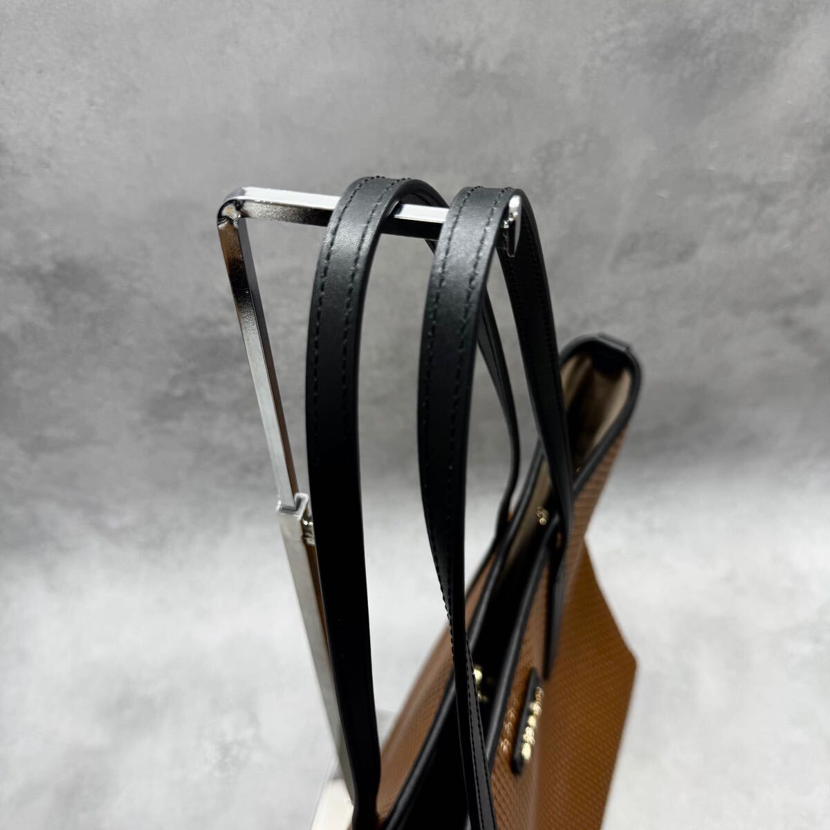 Yahoo!オークション - 美品/大容量 フルラ FURLA A4収納 PC収納 イント...