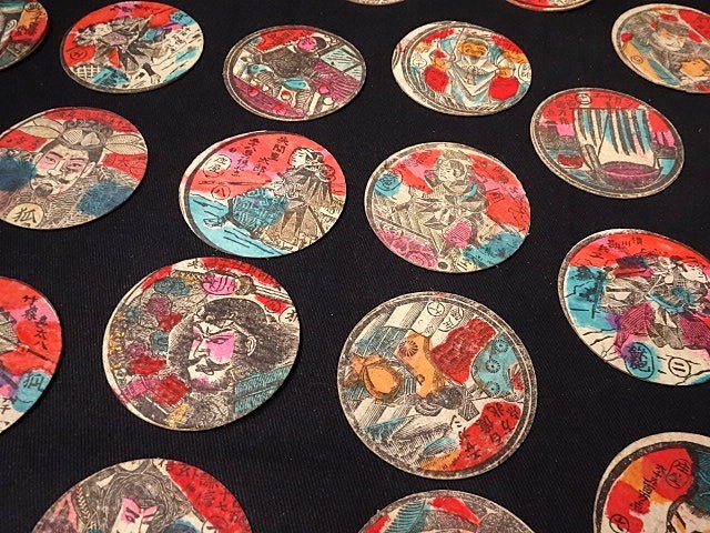 Yahoo!オークション - A483 めんこ エサガシ面子 121枚 メンコ 丸めん...