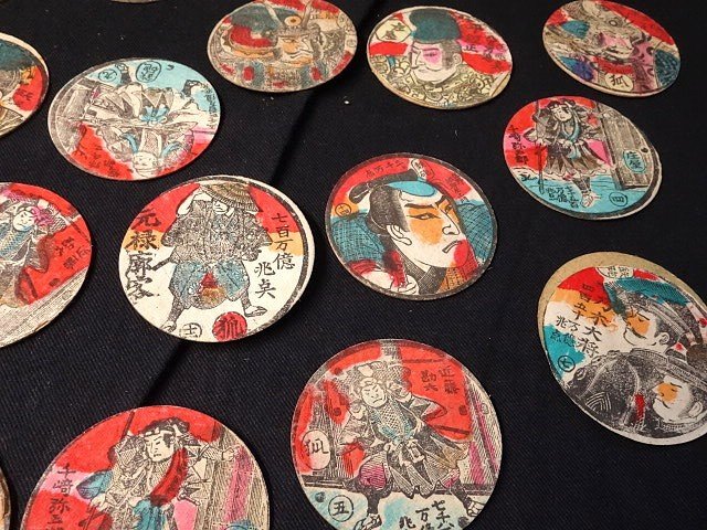 Yahoo!オークション - A483 めんこ エサガシ面子 121枚 メンコ 丸めん...