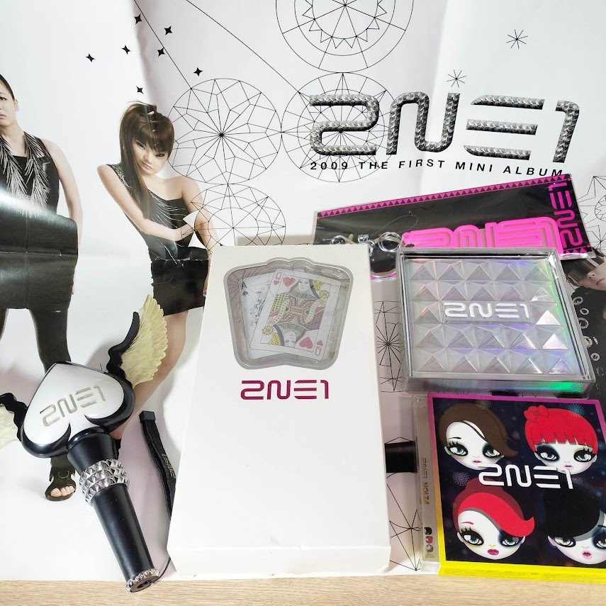 Yahoo!オークション - 2NE1 ペンライト 韓国 初期 日本 CD DVD キーホ...